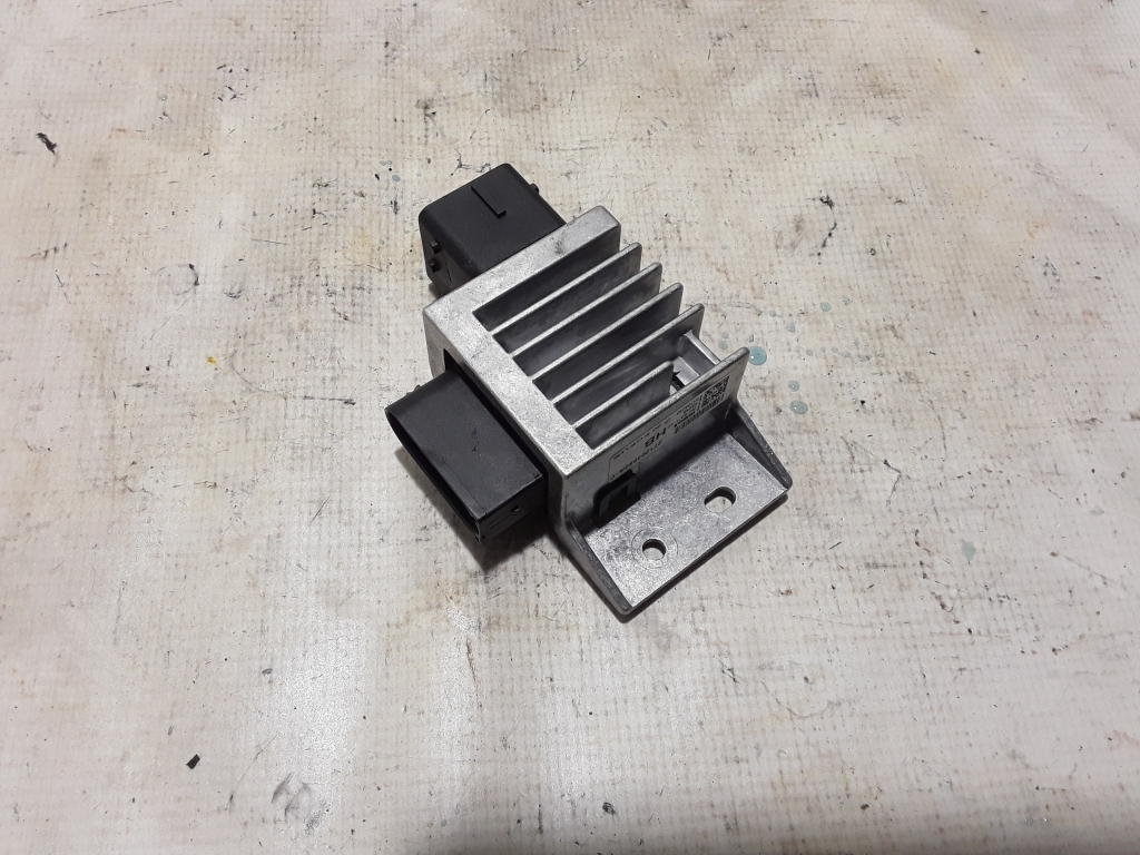 Naudotas RENAULT Master Aušinimo ventiliatoriaus rėlė 271203982R