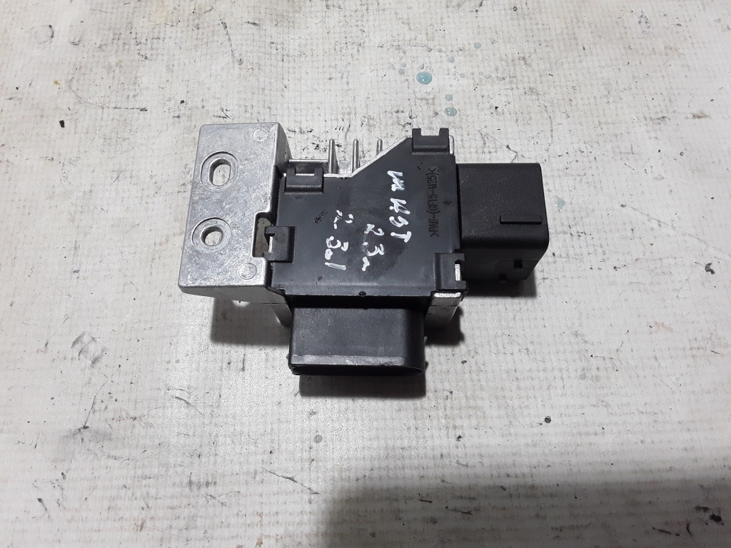 Used RENAULT Master Cooling fan relay 271203982R