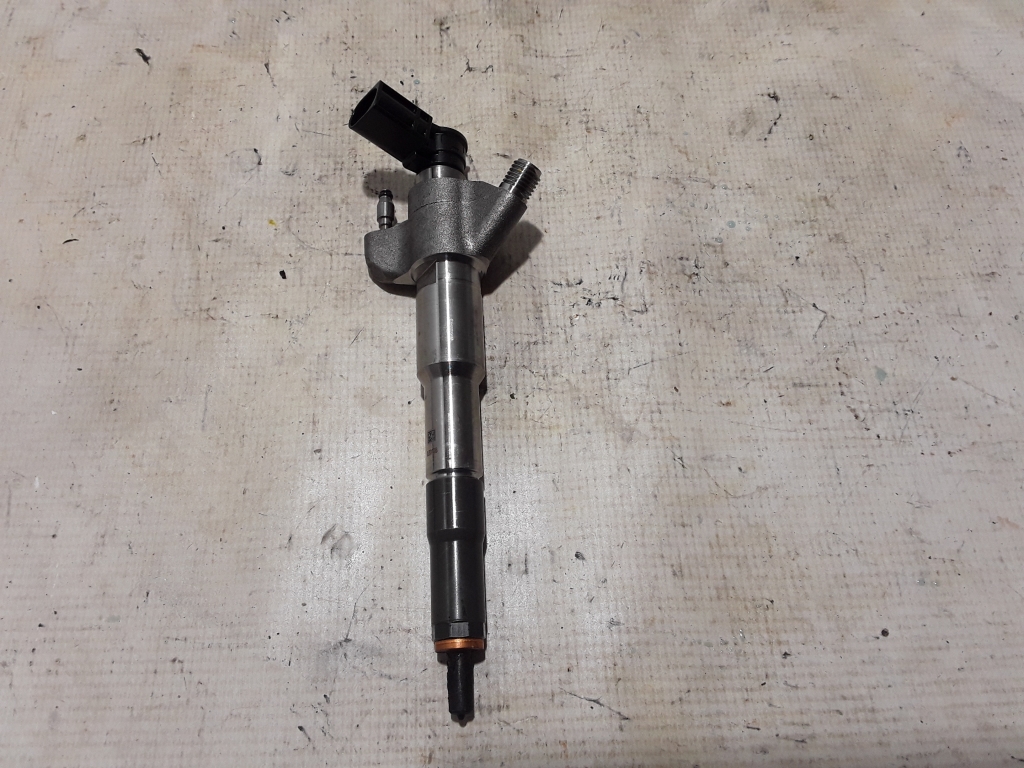 Used RENAULT Master Fuel injector 166009567R
