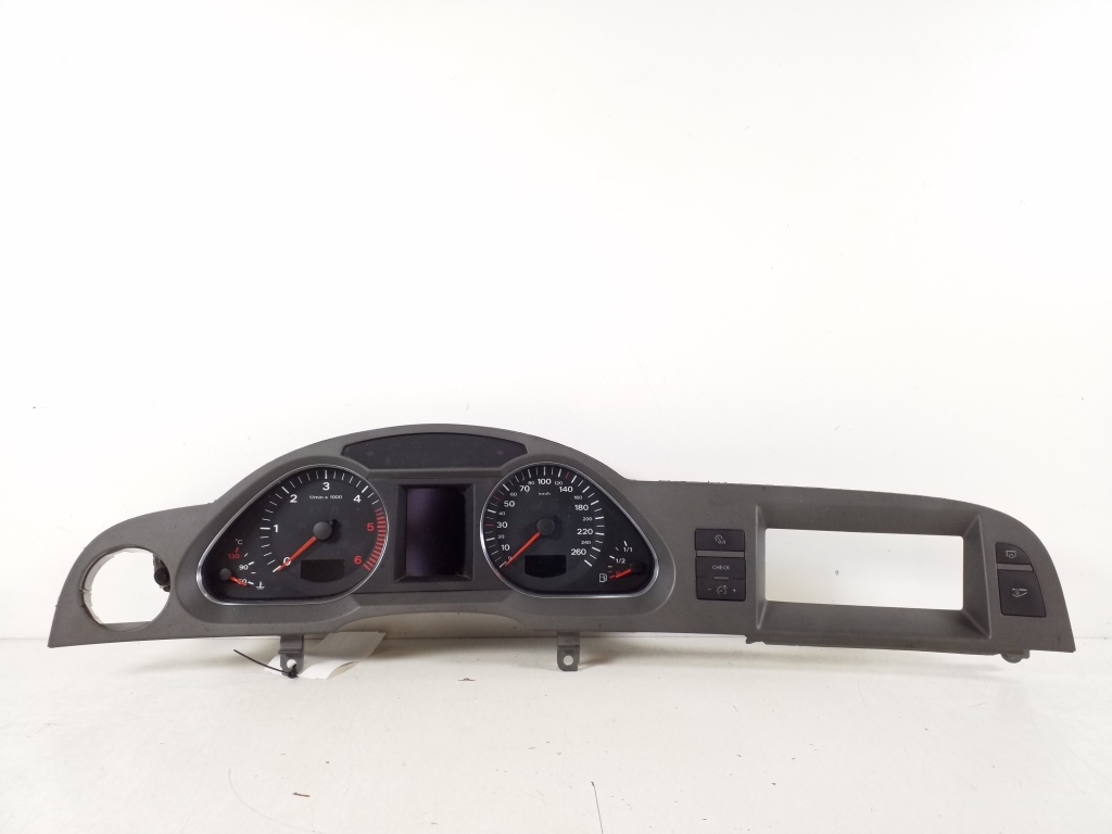 Used AUDI A6 Dashboard 4F0920900N