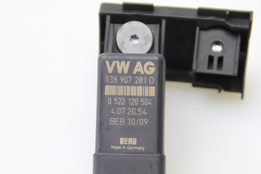 Used Volkswagen Passat Candle heating relay 038907281D