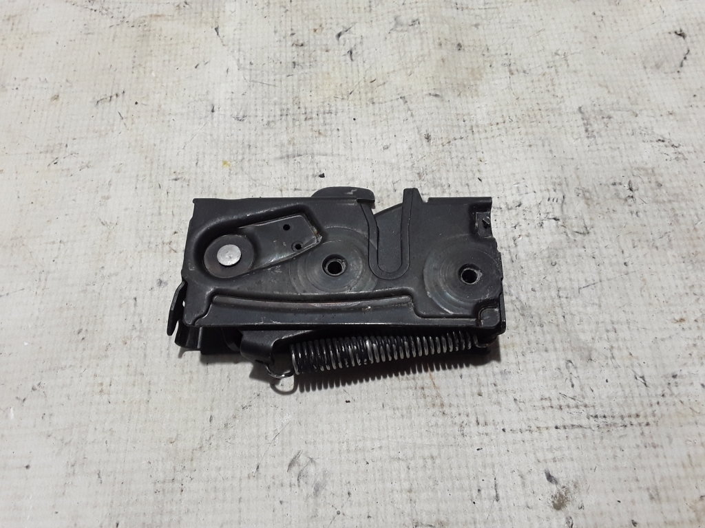 Used VOLVO XC90 Engine cover lock 31479533