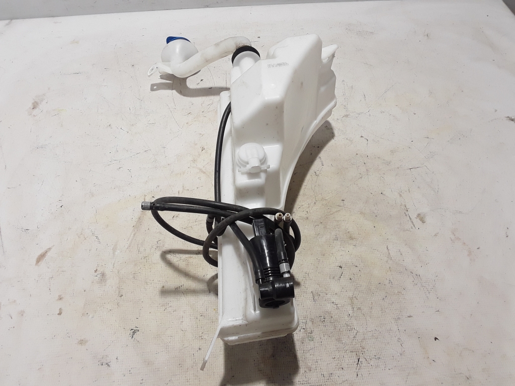 Used VOLVO XC90 Windscreen washer tank front 31349385