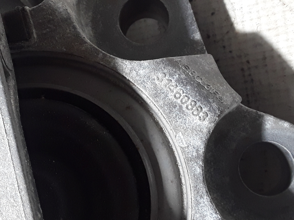 Used VOLVO XC90 Gearbox holder 31460883