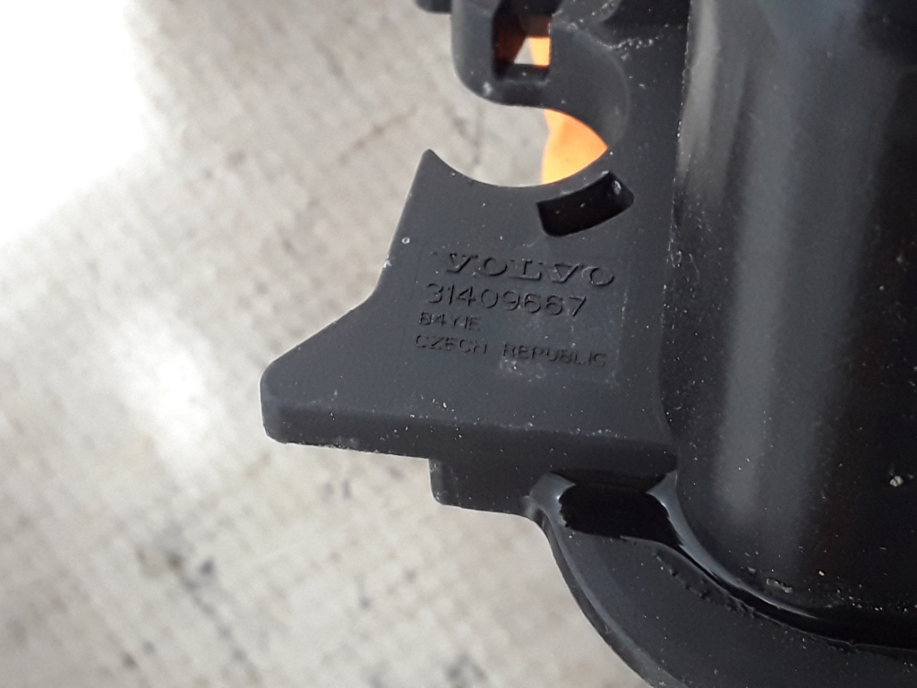 Naudotas VOLVO XC90 Baterijos ikrovimo rozetė 31409667