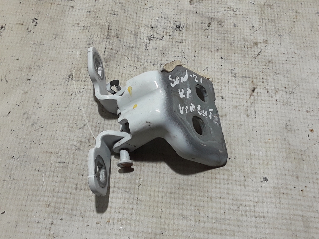 Used Dacia Sandero Front door top hinge 804209726R