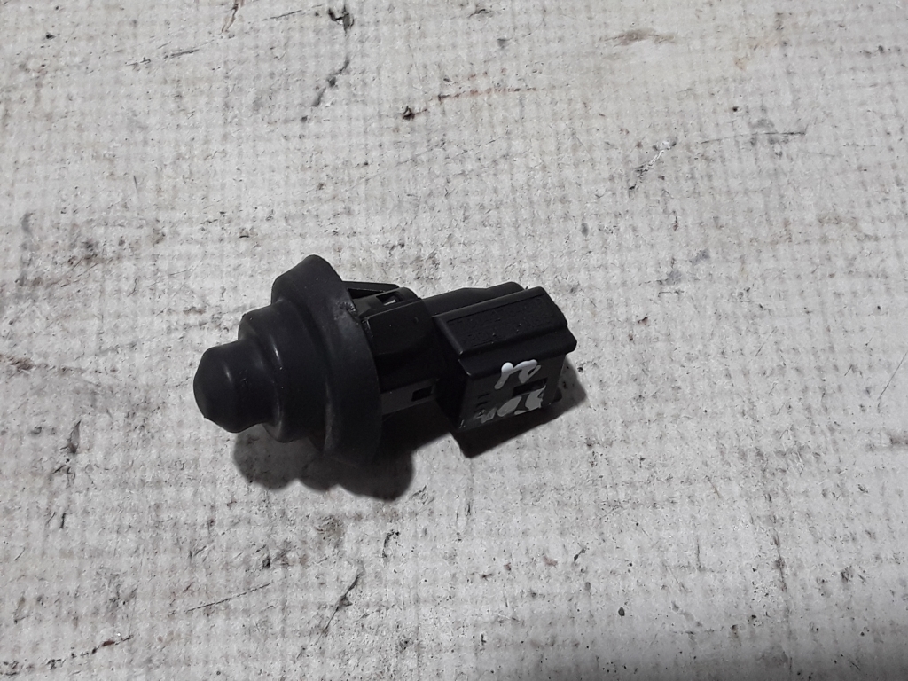 Used Dacia Sandero Door switch on the body 7700427640B