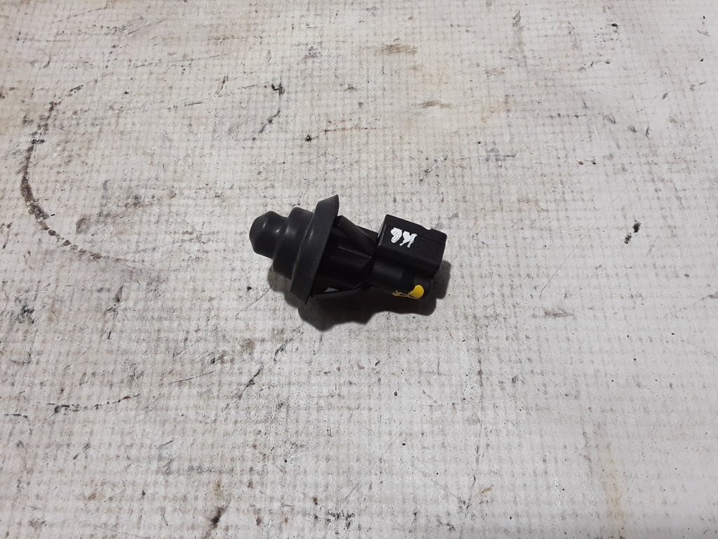 Used Dacia Sandero Door switch on the body 7700427640B