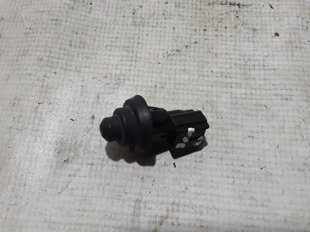 Used Dacia Sandero Door switch on the body 7700427640B