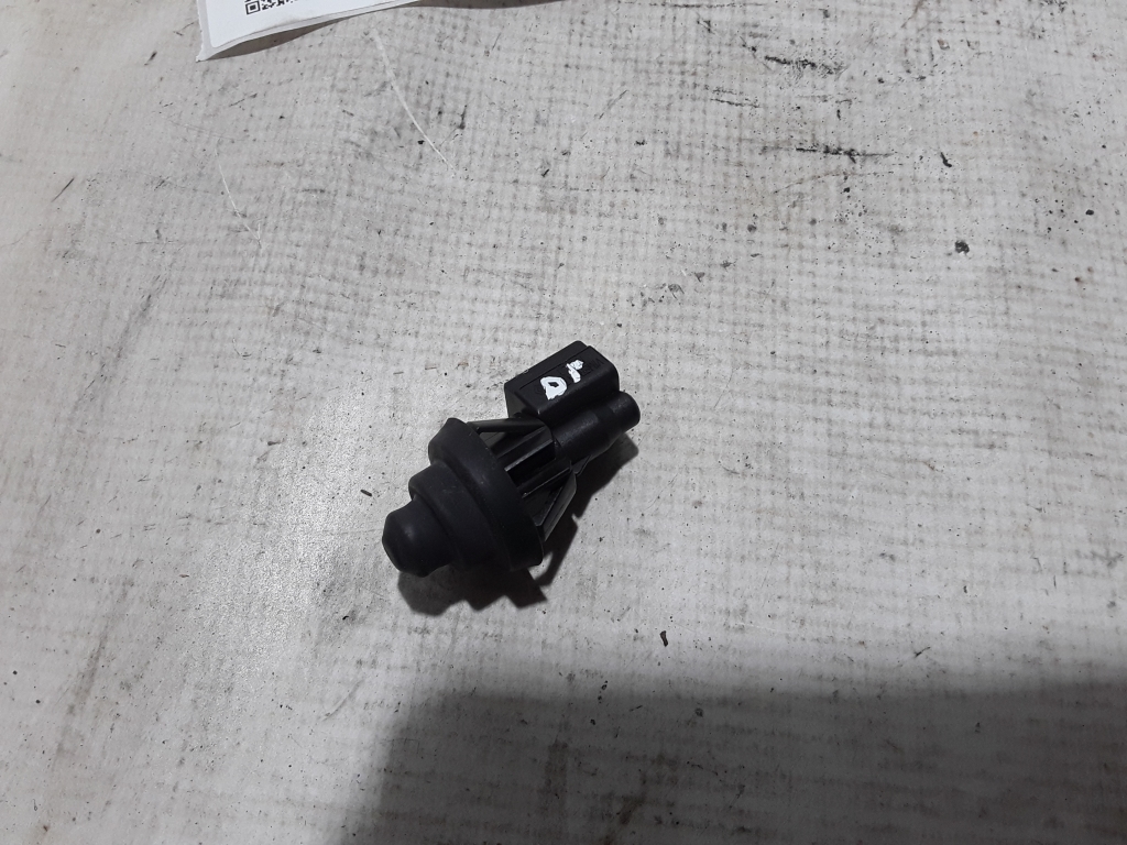 Used Dacia Sandero Door switch on the body 7700427640B