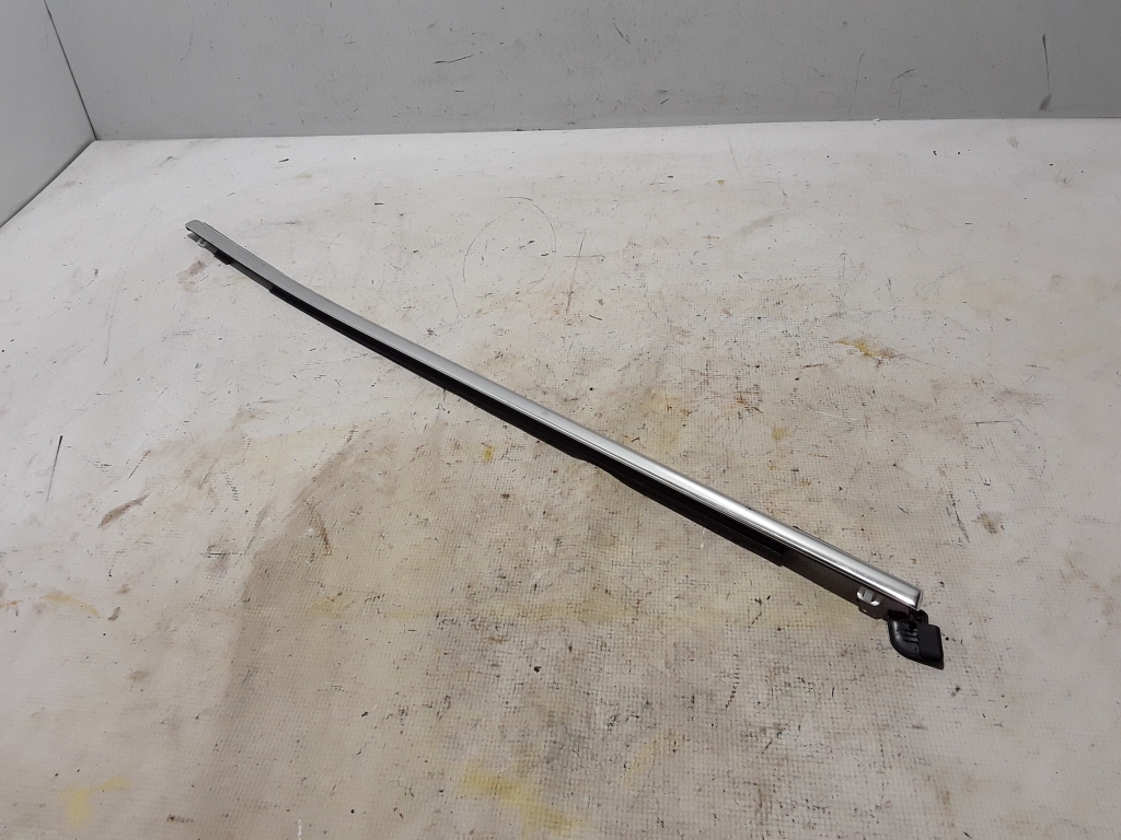 Used VOLVO XC60 Rear side door strip to glass outer 32205552