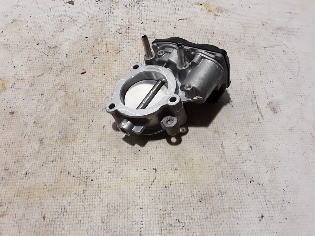 Naudotas VOLVO XC60 Akseleratoriaus sklendė 31459143