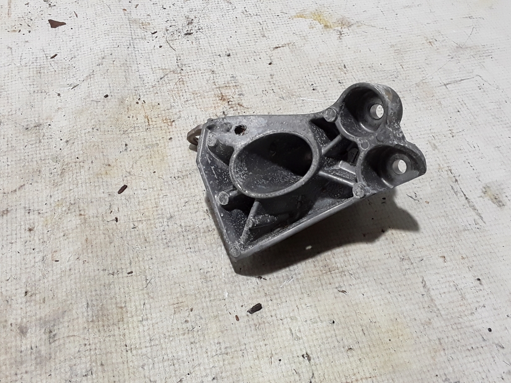 Naudotas VOLVO XC60 Pavarų dėžės laikiklis 32253993