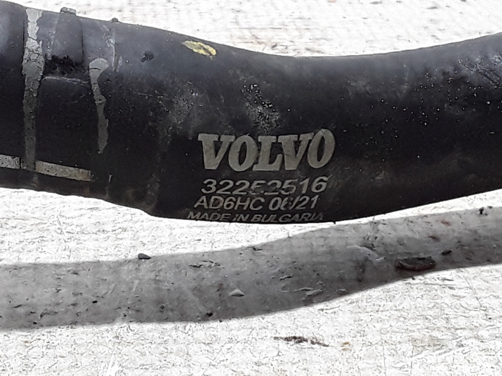 Used VOLVO XC60 Cooling radiator hose 32252516
