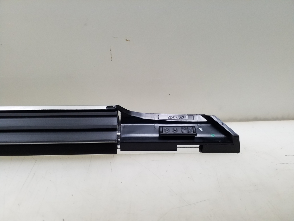 Naudotas Mercedes Benz E-Class Priekinių durų juosta prie stiklo ...