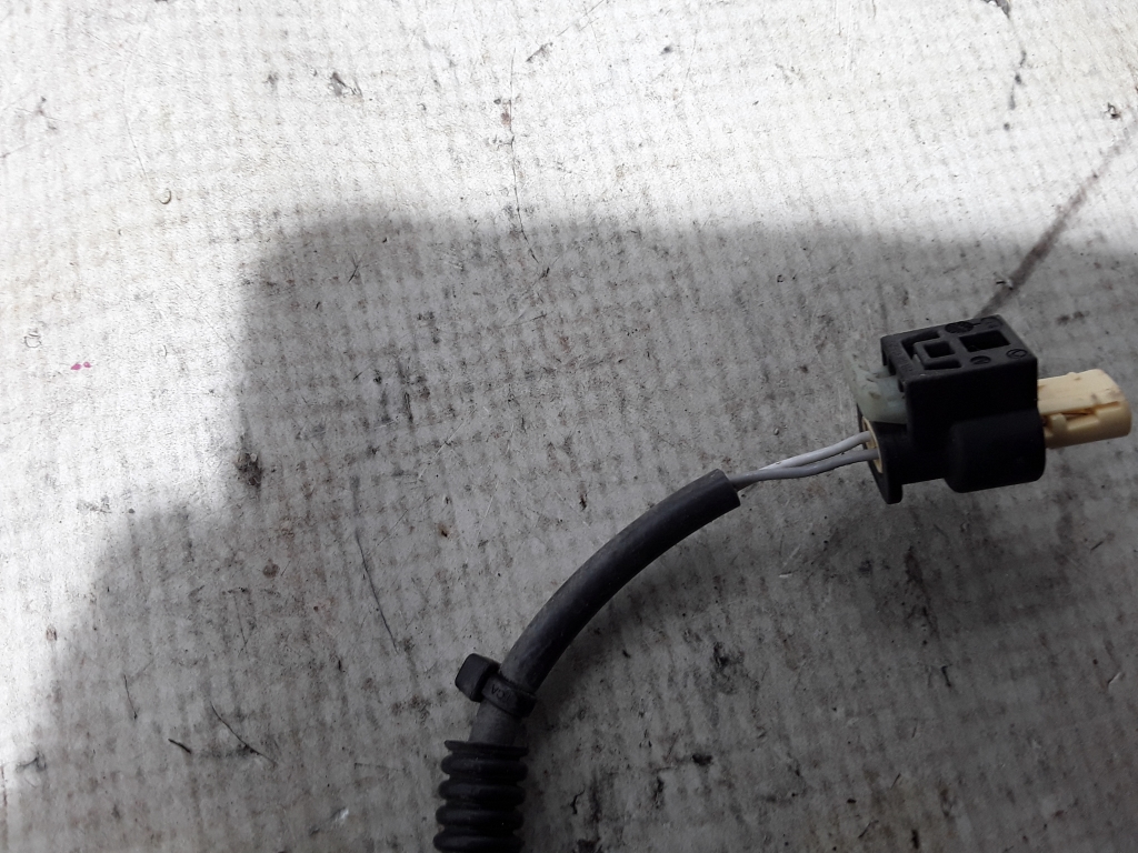 Used Mercedes Benz GLA-Class Muffler temperature sensor A0009059105