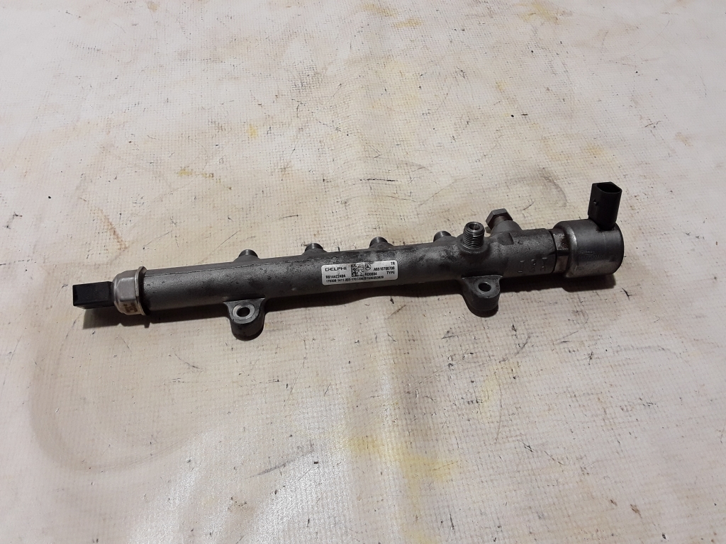 MERCEDES-BENZ GLA-Class X156 (2013-2020) Fuel Rail A6510700700 21049000 ...