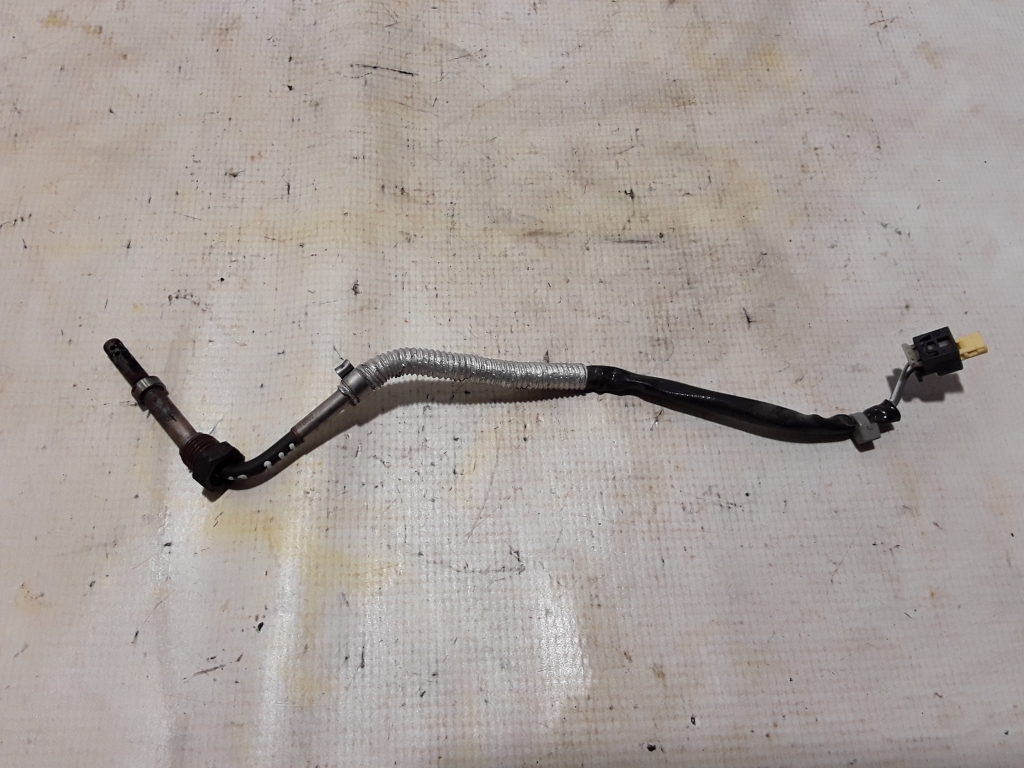 Used Mercedes Benz GLA-Class Muffler temperature sensor A0009056704