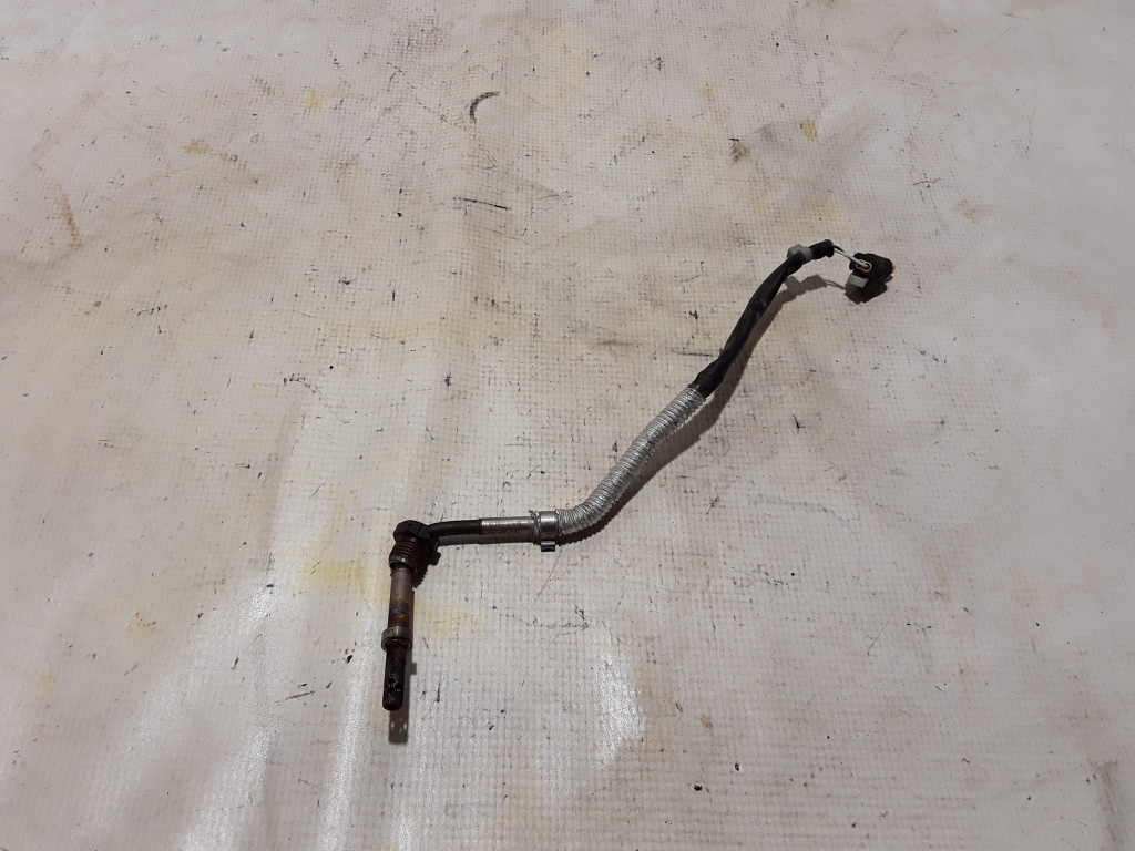 Used Mercedes Benz GLA-Class Muffler temperature sensor A0009056704