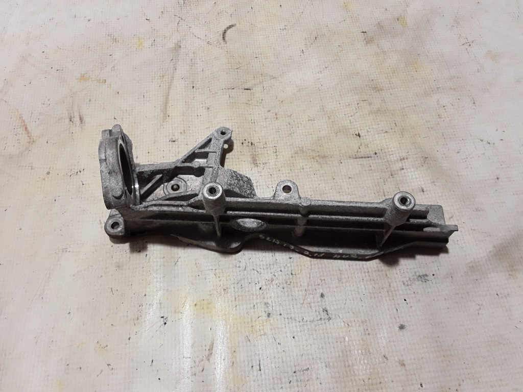 Used Mercedes Benz GLA-Class EGR valve holder A6511420200