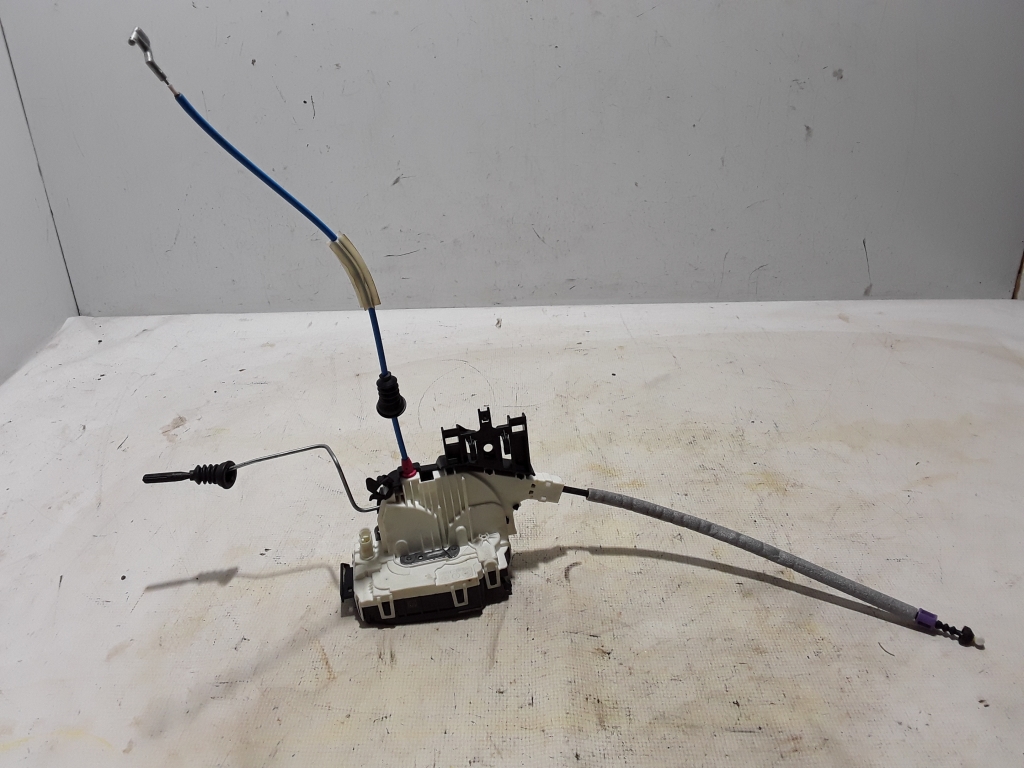 Used Mercedes Benz GLA-Class Rear side door lock A2047302835