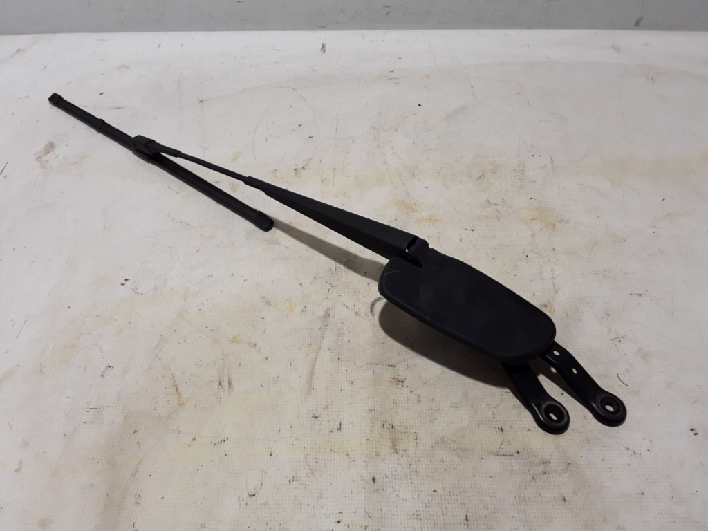 Used Mercedes Benz GLA-Class Windshield wiper blade A1768203400