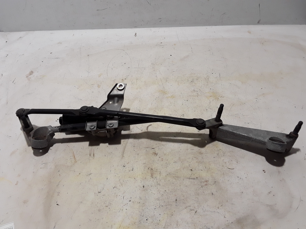 Used Mercedes Benz GLA-Class Windshield wiper mechanism A1768200040