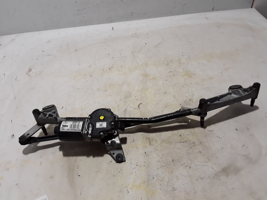 Used Mercedes Benz GLA-Class Windshield wiper mechanism A1768200040