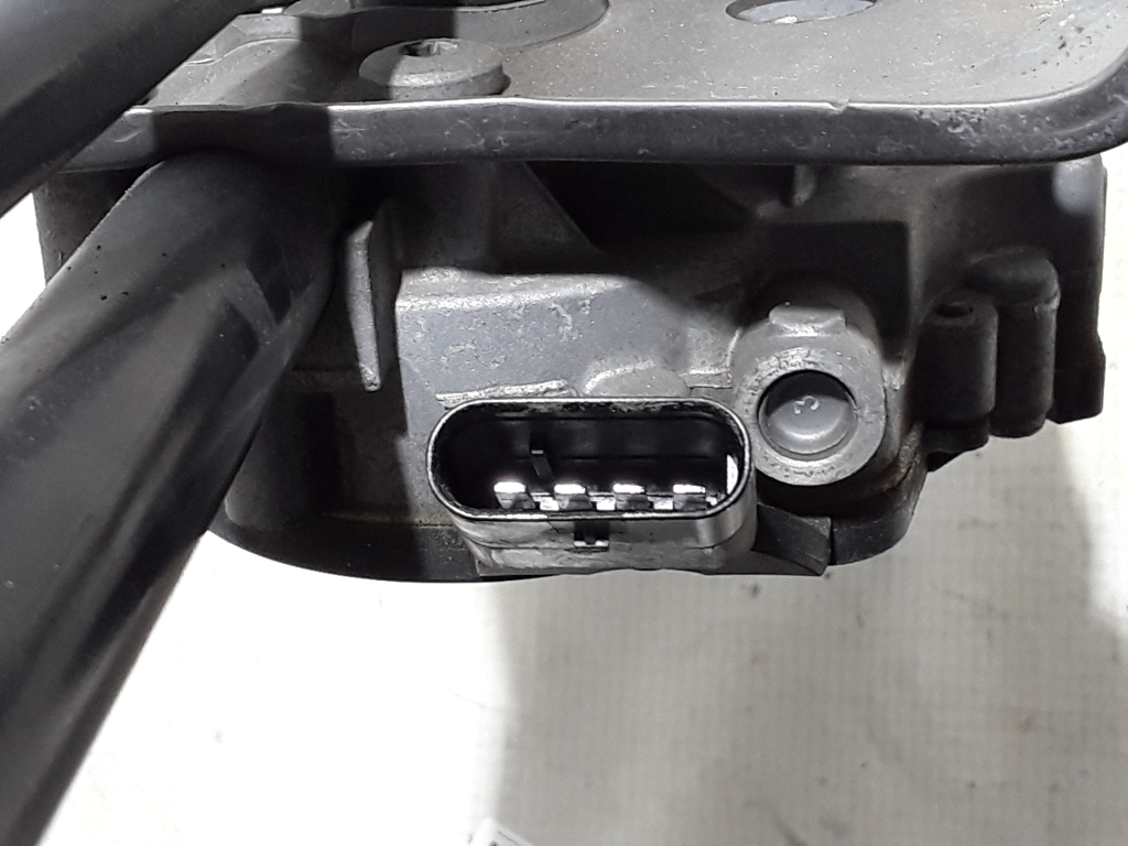 Used Mercedes Benz GLA-Class Windshield wiper mechanism A1768200040