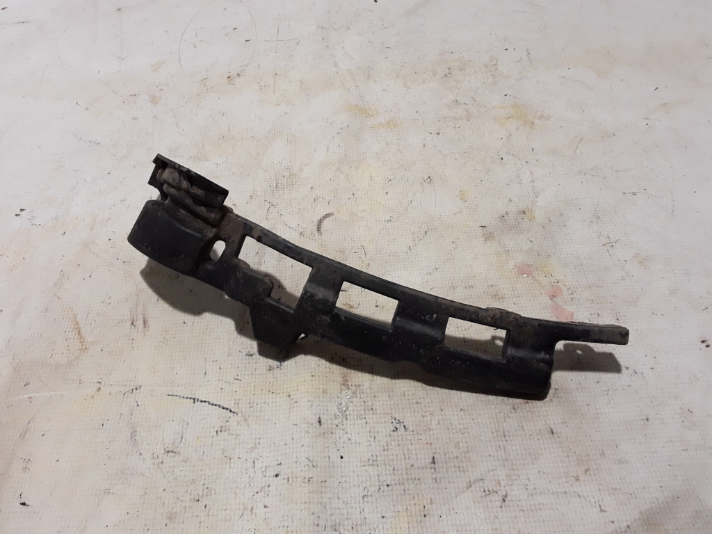 Naudotas Mercedes Benz GLA-Class Priekinio bamperio laikiklis A1568850201