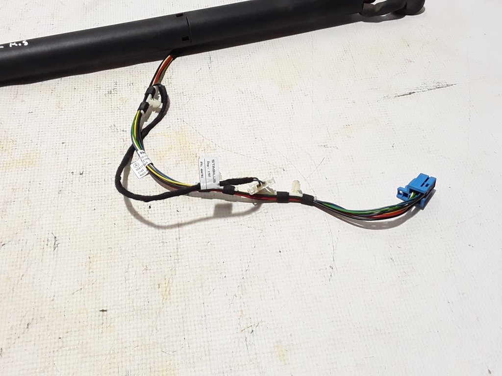 Used Mercedes Benz GLA-Class Trunk lid shock absorber A1568900230