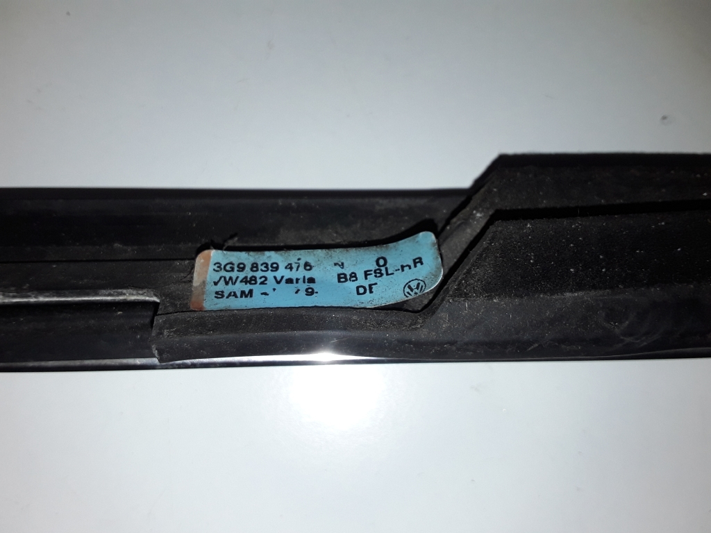 Naudotas Volkswagen Passat Galinių šoninių durų juostelė prie stiklo ...