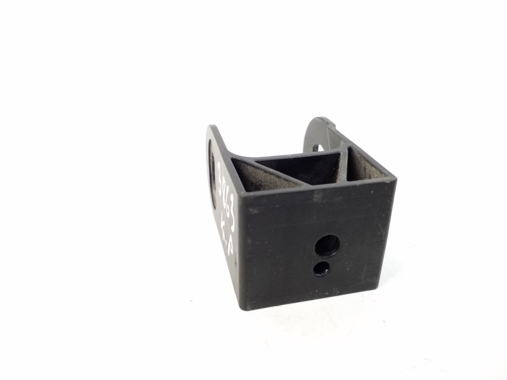 Used Porsche Cayenne Cooling radiator bracket 7P0121079A