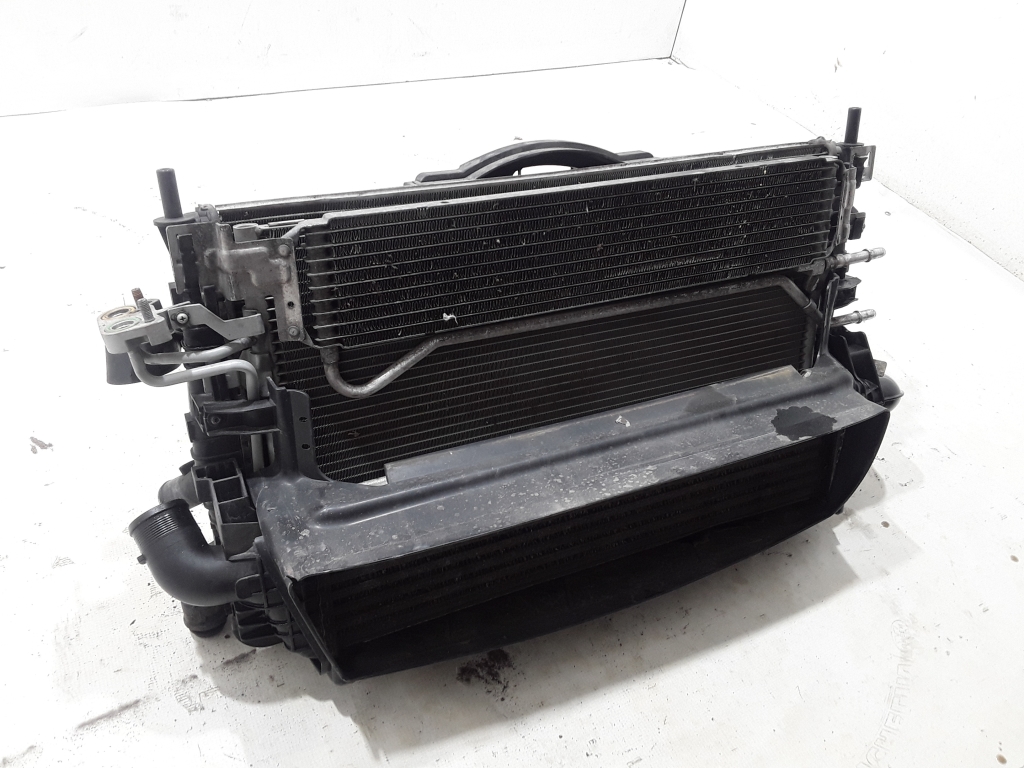 Used VOLVO V50 Radiator set and its details