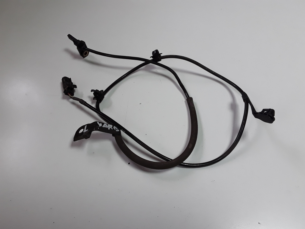 Used TOYOTA Yaris ABS sensor front 2614