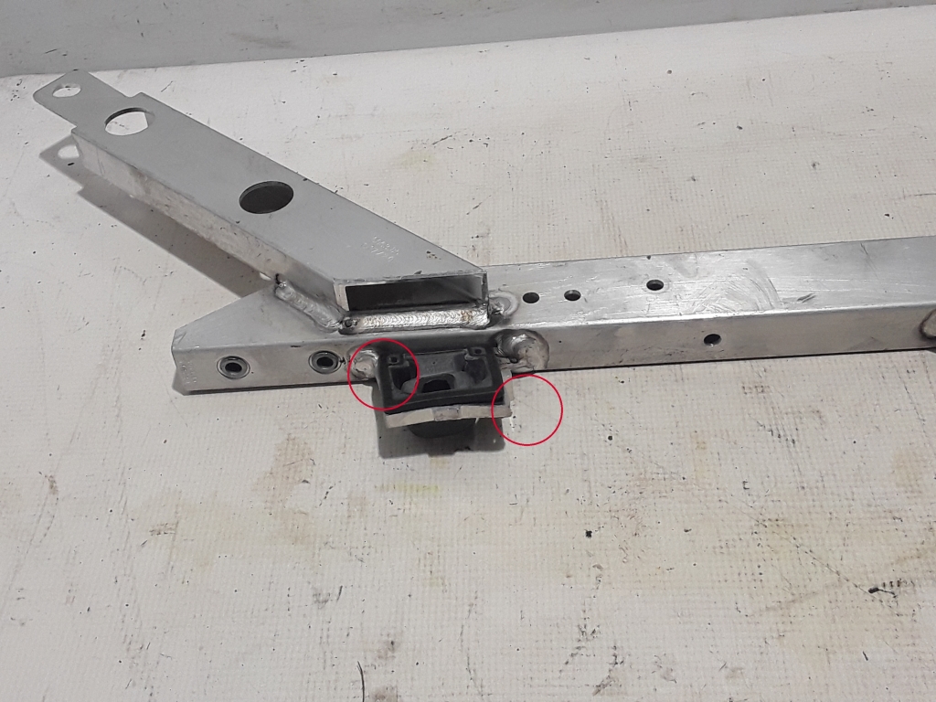 Used VOLVO XC60 The middle part of the front frame 31424561