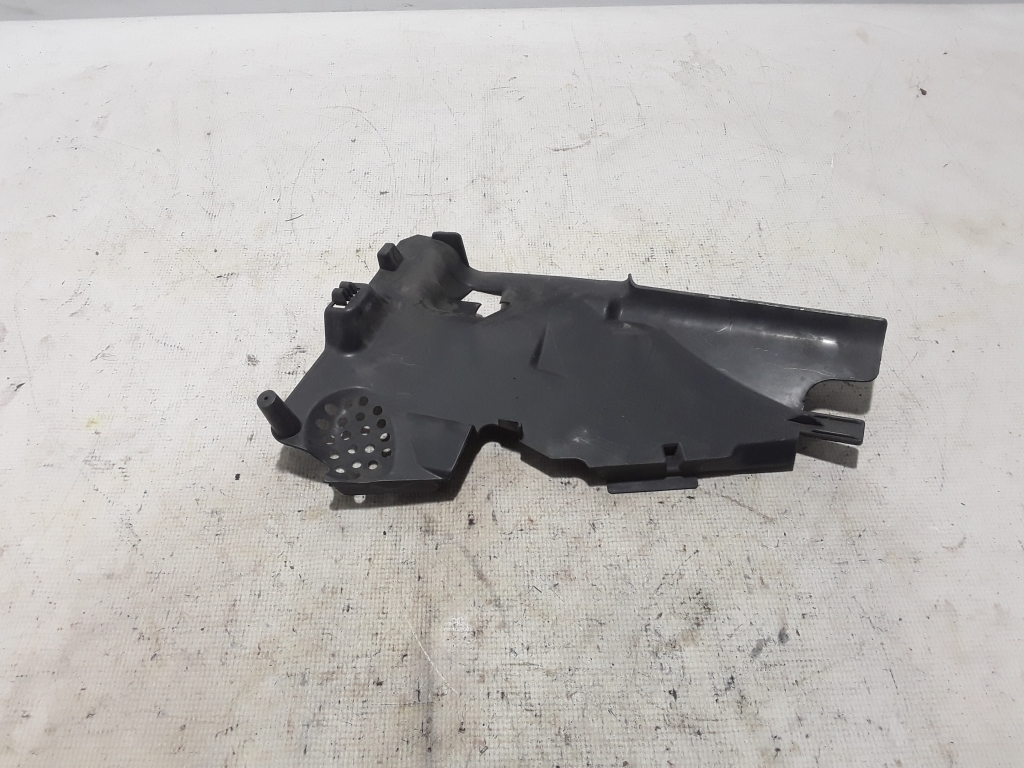 Naudotas RENAULT Master Oro nukreipėjas aušinimo radiatoriaus 214990936R