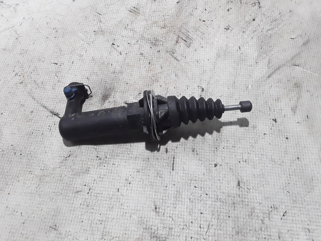 Used RENAULT Master Master cylinder 306204410R