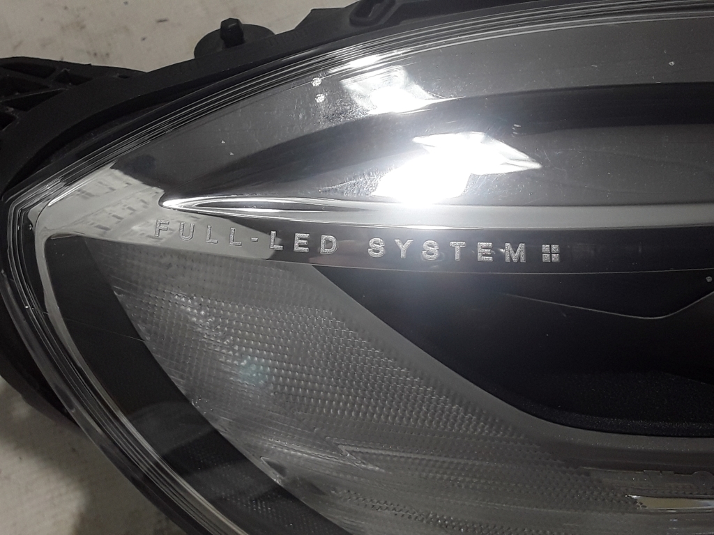 Used VOLVO V40 Headlights 32228484