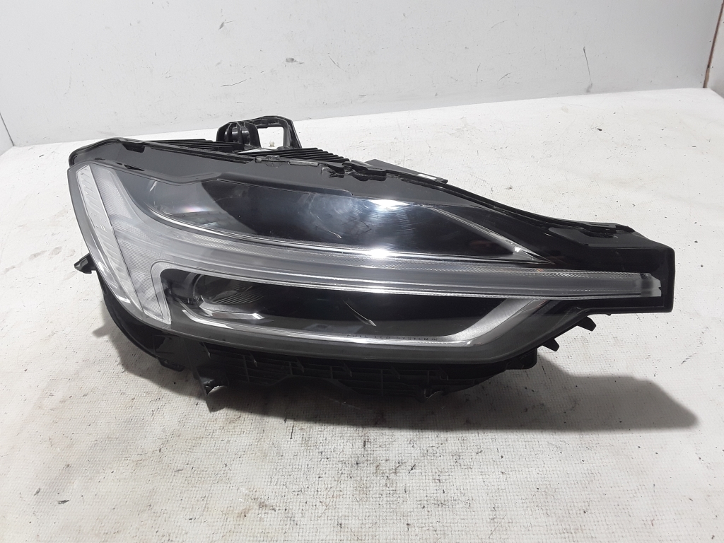 Used VOLVO XC60 Headlights 31656563