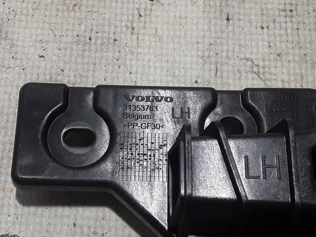 Used VOLVO XC90 Other part of the front bumper 31353763