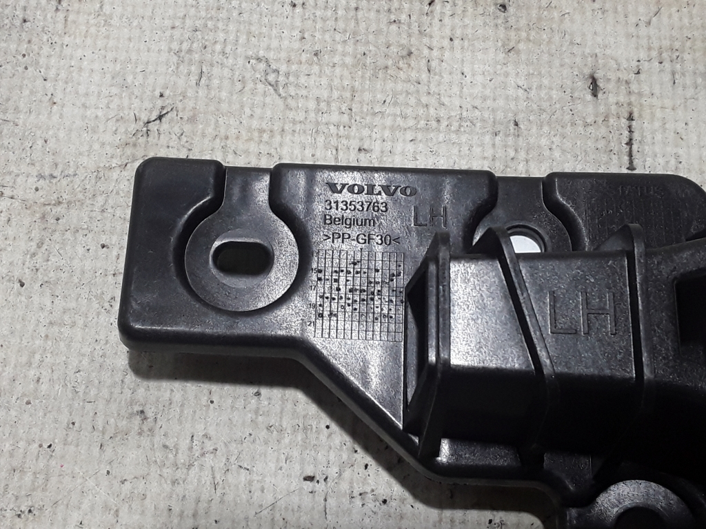 Used VOLVO XC90 Other part of the front bumper 31353763