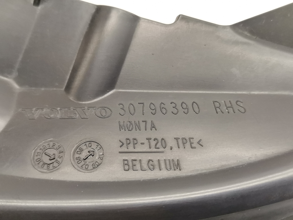 Used VOLVO V70 Air deflector cooling radiator 30796390