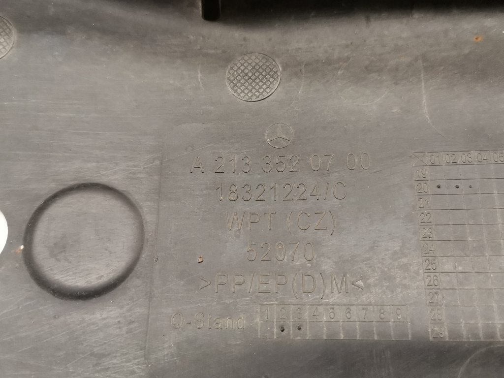 Naudotas Mercedes Benz EQC Galinio tilto kita detalė A2133520700