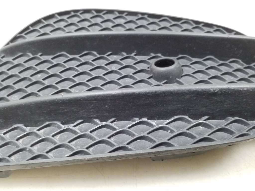 Used Mercedes Benz E-Class Front bumper lower grille A2138856800