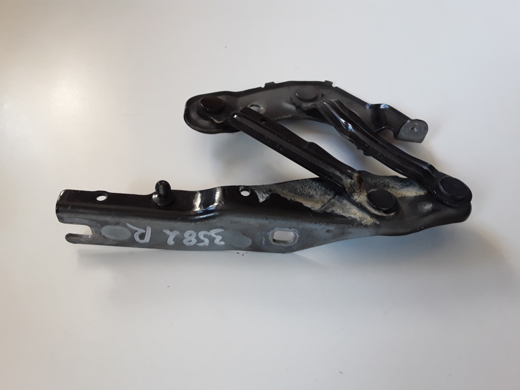 Used AUDI A1 Engine cover hinge 8X0823302A