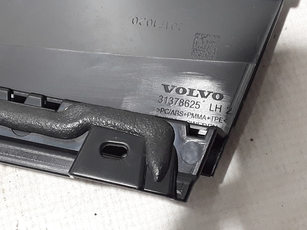 Used VOLVO V90 Other detail of the rear side door 31378625