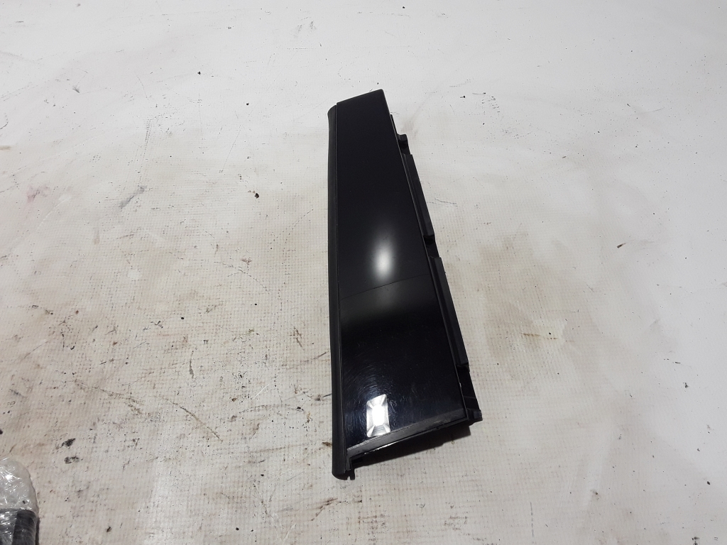 Naudotas VOLVO V90 Galinių šoninių durų kita detalė 31378625