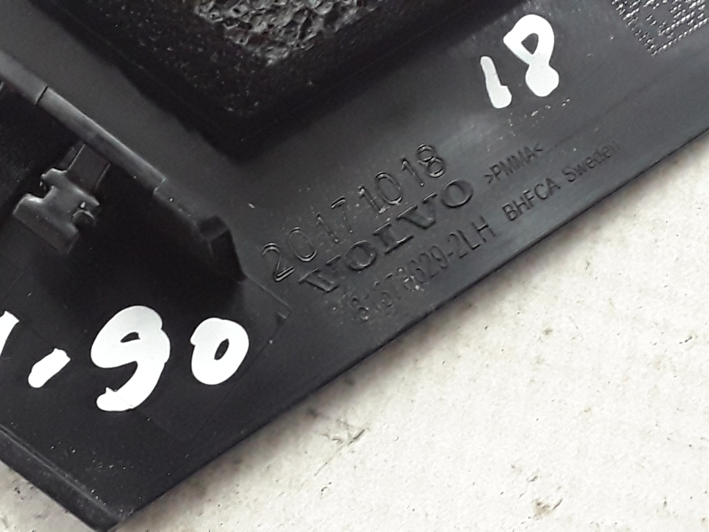 Naudotas VOLVO V90 Apdaila prie veidrodėlio trikampis 31378629