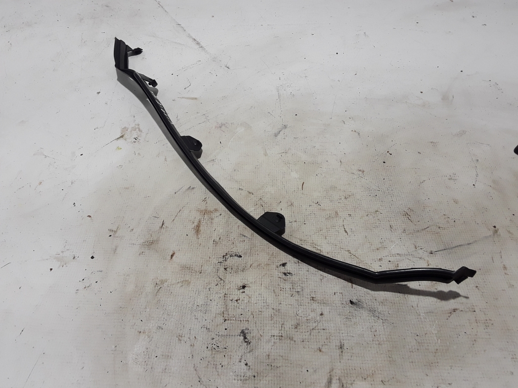 Used VOLVO V90 Rear side door strip to glass inner 31395124